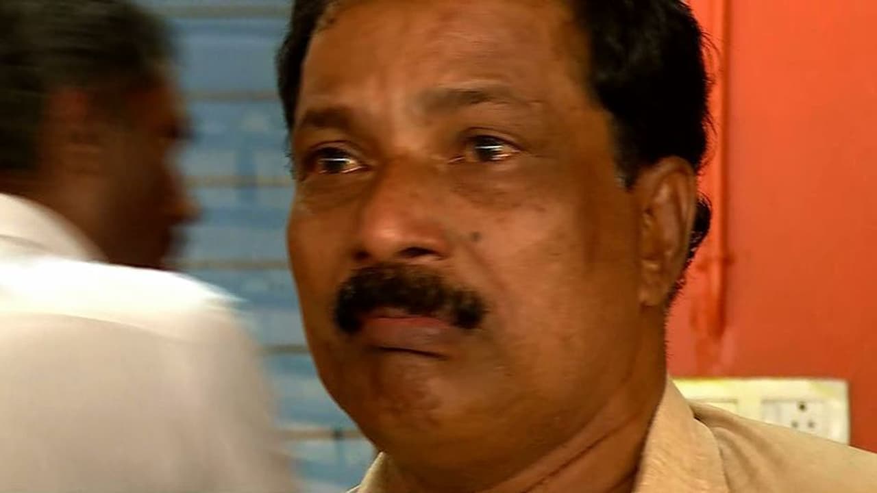 തൊടുപുഴ ഡിവൈഎസ്പി ബൂട്ടിട്ട കാല് കൊണ്ട് മർദ്ദിച്ചെന്ന് പരാതി ...