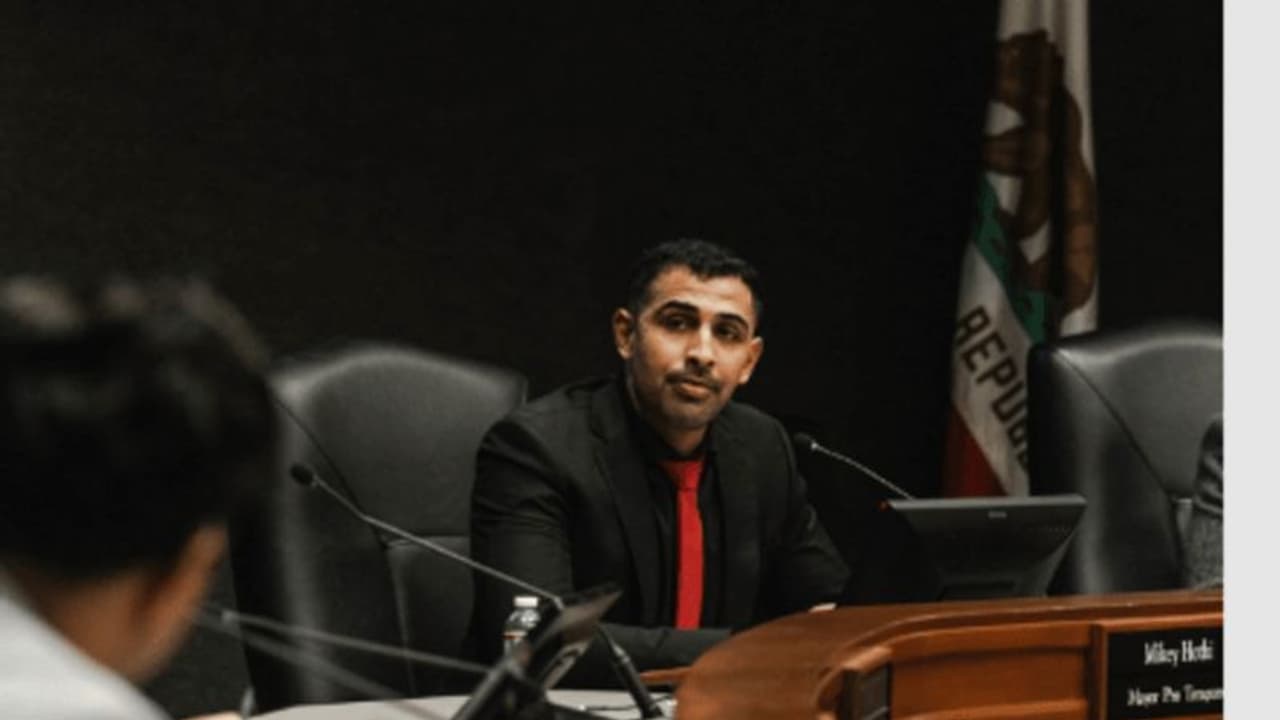 Mikey Hothi becomes first Sikh city mayor in California | Asianet Newsable