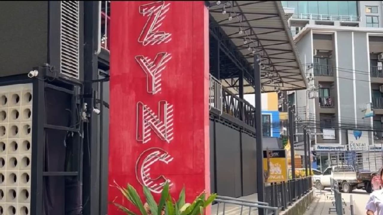 30 ದಾಟಿದವರನ್ನು ನಿಷೇಧಿಸಿದ ಬಾರ್‌: ಕಾರಣ ಕೇಳಿದ್ರೆ ಒಂದ್ ಪೆಗ್ ಜಾಸ್ತಿ ಕುಡಿತೀರಾ! | Thailand Bar Zync ...