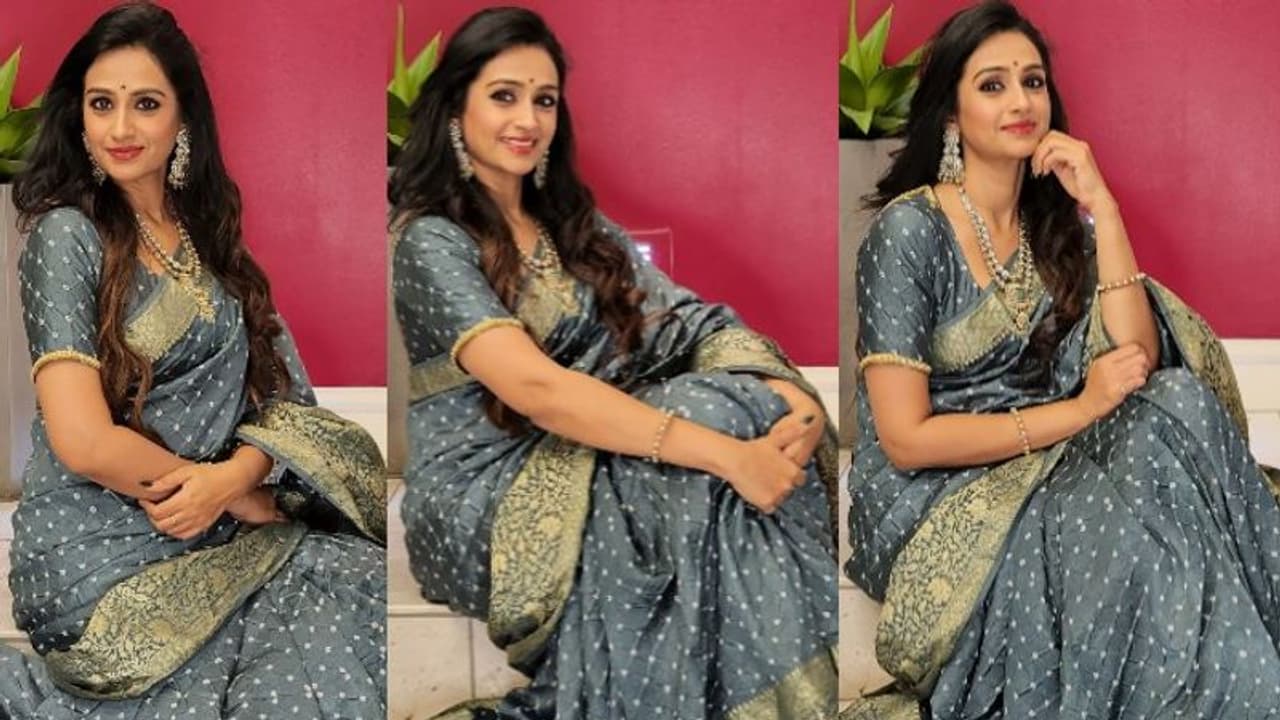 ఇన్నాళ్లకు మెరిసిన తెలుగు హీరోయిన్ లయ.. చీరకట్టులో కట్టిపడేస్తున్న ...