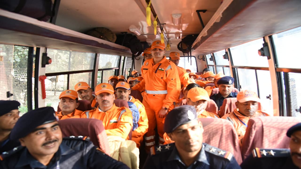 तुर्की में रेस्क्यू के ऑपरेशन के लिए वाराणसी से रवाना हुई NDRF की टीम ...