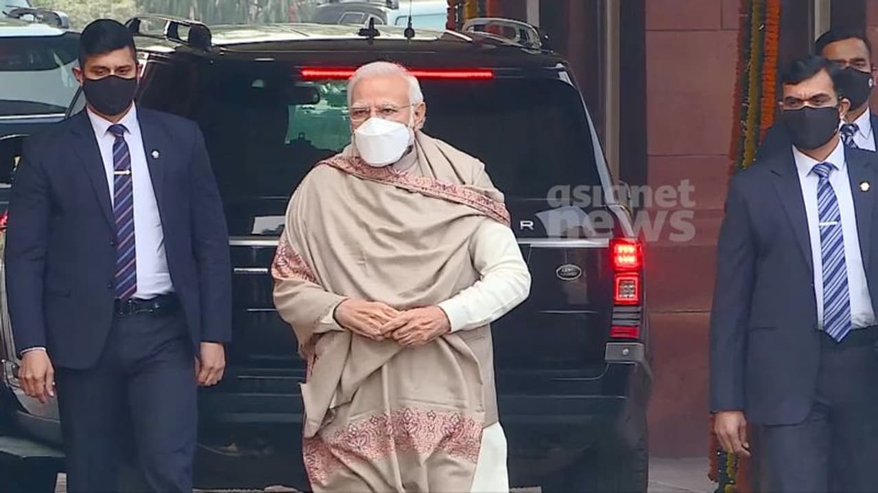 തകർച്ചയിലെ അദാനി, പൊതുമേഖലാ സ്ഥാപനങ്ങളിലെ ആശങ്ക: രാഷ്ട്രീയപ്രഹരം ...