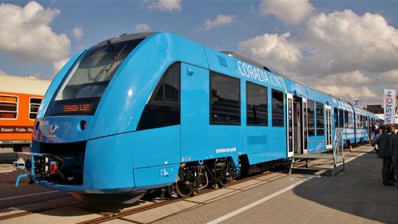 India's Green Train: भारत की पहली Hydrogen Train मई में होगी लॉन्च ...