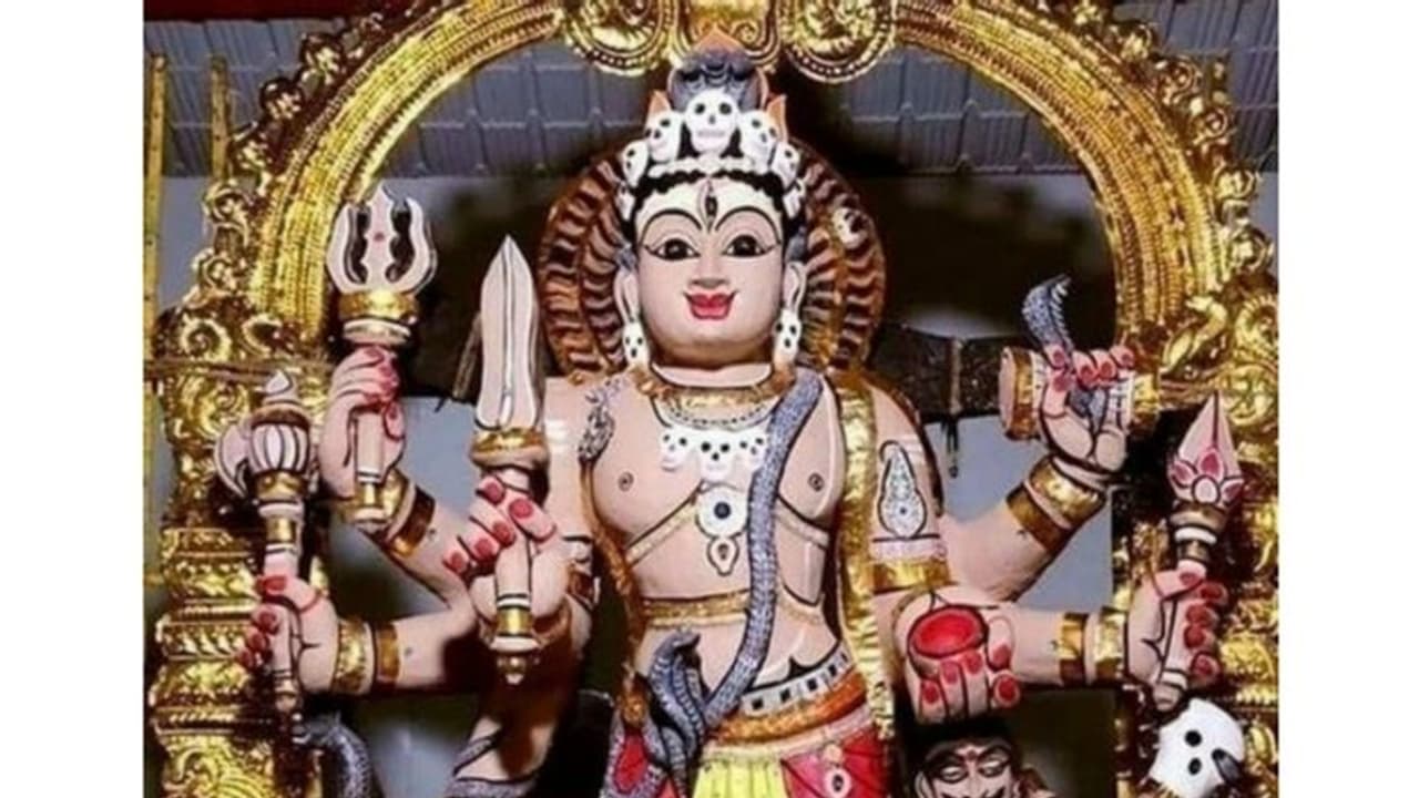 தேய்பிறை அஷ்டமி என்றால் என்ன? அன்றைய தினம் நெய் விளக்கேற்றி வழிபட்டால் ...