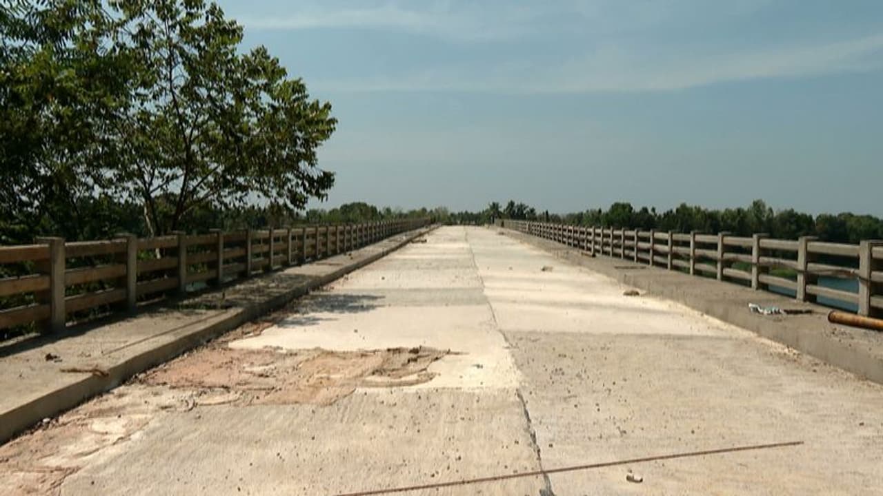 വല്ലം - പാറക്കടവ് പാലം അപ്രോച്ച് റോഡ് നിർമ്മാണം അശാസ്ത്രീയമെന്ന് പരാതി ...