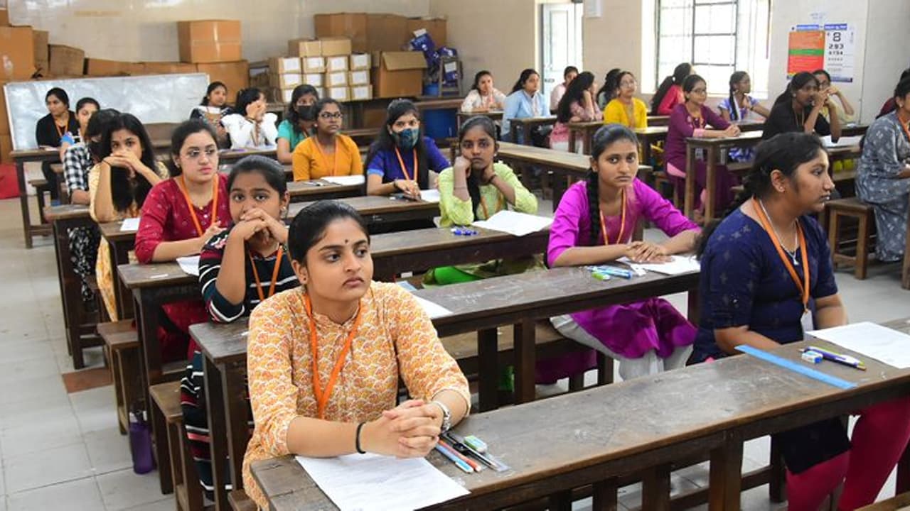 Karnataka govt reduces 2nd PUC exam duration by 15 minutes | Asianet ...