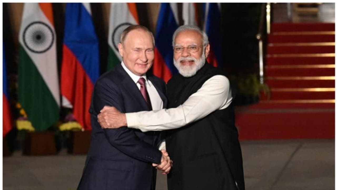 PM Modi leaves for Russia visit, says look forward to reviewing ...