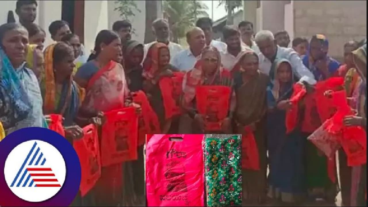 ಯಲಬುರ್ಗಾ: ಜಲಯಜ್ಞ ಹೆಸರಲ್ಲಿ ಸೀರೆ ಹಂಚಿ ವಿವಾದಕ್ಕೆ ಸಿಲುಕಿದ ಸಚಿವ ಹಾಲಪ್ಪ ಆಚಾರ್ ...