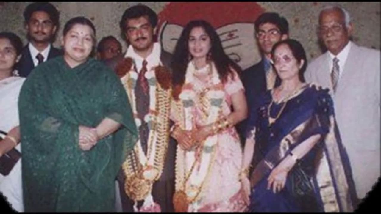 Ajith father rare photos : தந்தை மீது அதீத பாசம் கொண்டிருந்த அஜித் ...