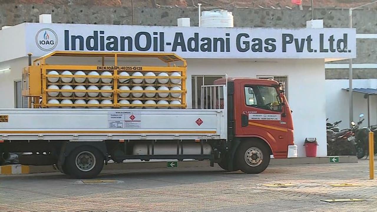 Kochi reports chemical leak from IndianOil Adani Gas pipeline; Here's ...