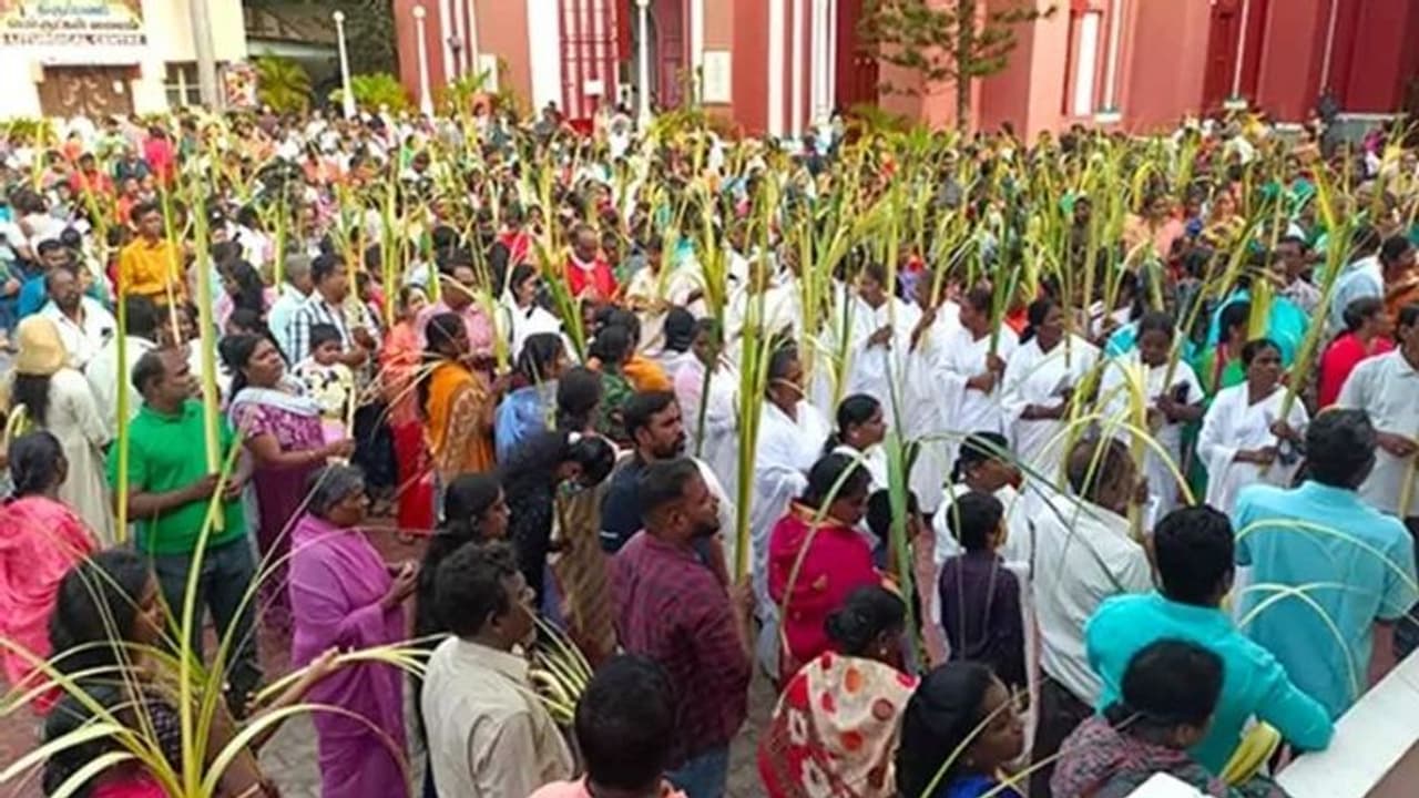 கோவையில் நடைபெற்ற குருத்தோலை ஞாயிறு ஊர்வலம்.. திரளான கிறிஸ்தவ மக்கள் ...