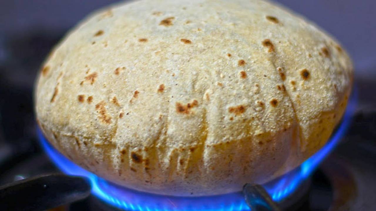 Cooking roti on gas flame? Stop now and understand the risks | Asianet ...