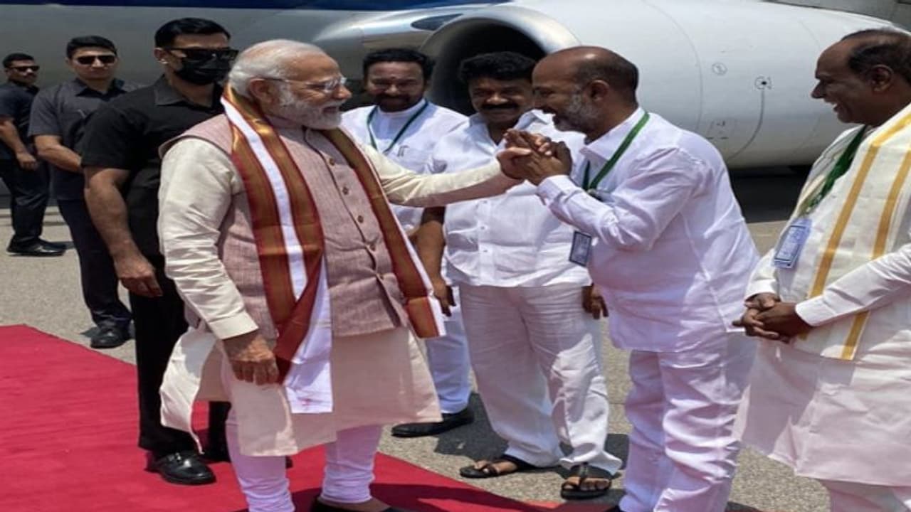 రేపు ప్రధాని నరేంద్ర మోడీతో భేటీ కానున్న బండి సంజయ్.. ఏం జరుగుతోంది ...