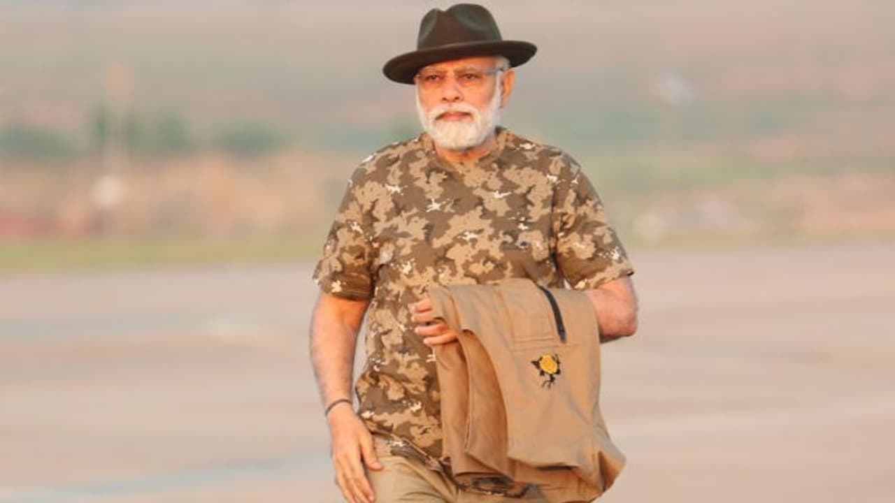 (PHOTOS) PM Narendra Modi at Bandipur Tiger Reserve | Asianet Newsable