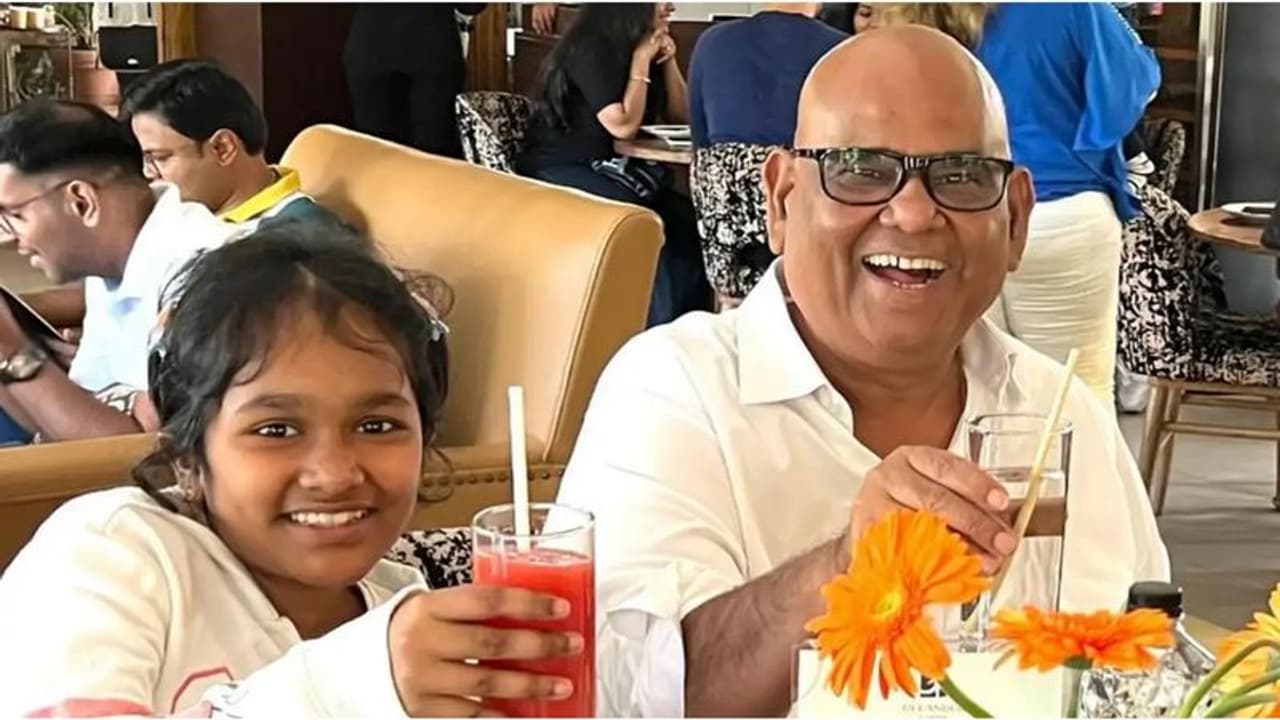 Satish Kaushik's daughter Vanshika's emotional letter will make you cry ...