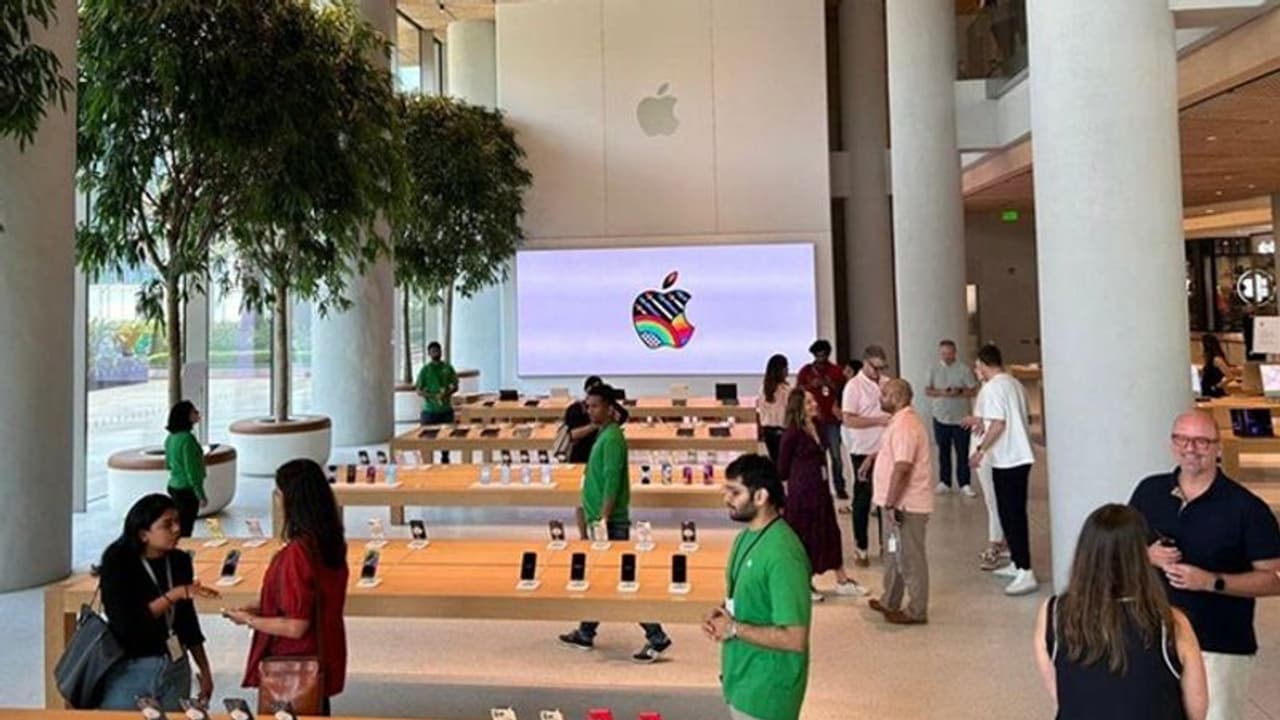 Apple's FIRST store opens in India; 6 things you should know about it ...
