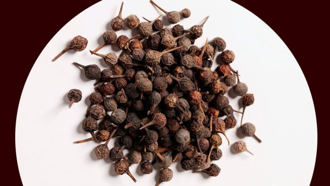 গোল মরিচের মতোই দেখতে এই মশলা, একাই আপনার সমস্যার সমাধান করতে অব্যর্থ ...