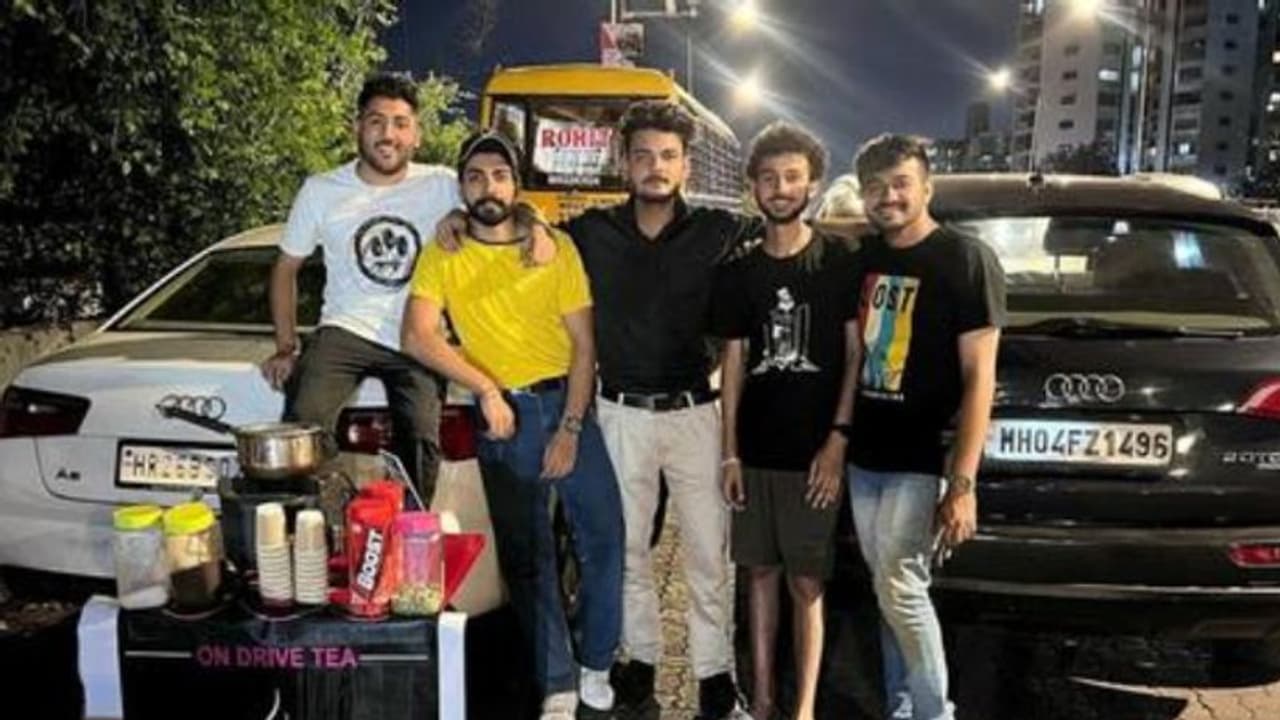 'ഓഡി ടീ'; 70 ലക്ഷത്തിന്‍റെ ഓഡി കാറില്‍ ചായക്കച്ചവടവുമായി യുവാക്കള് ...