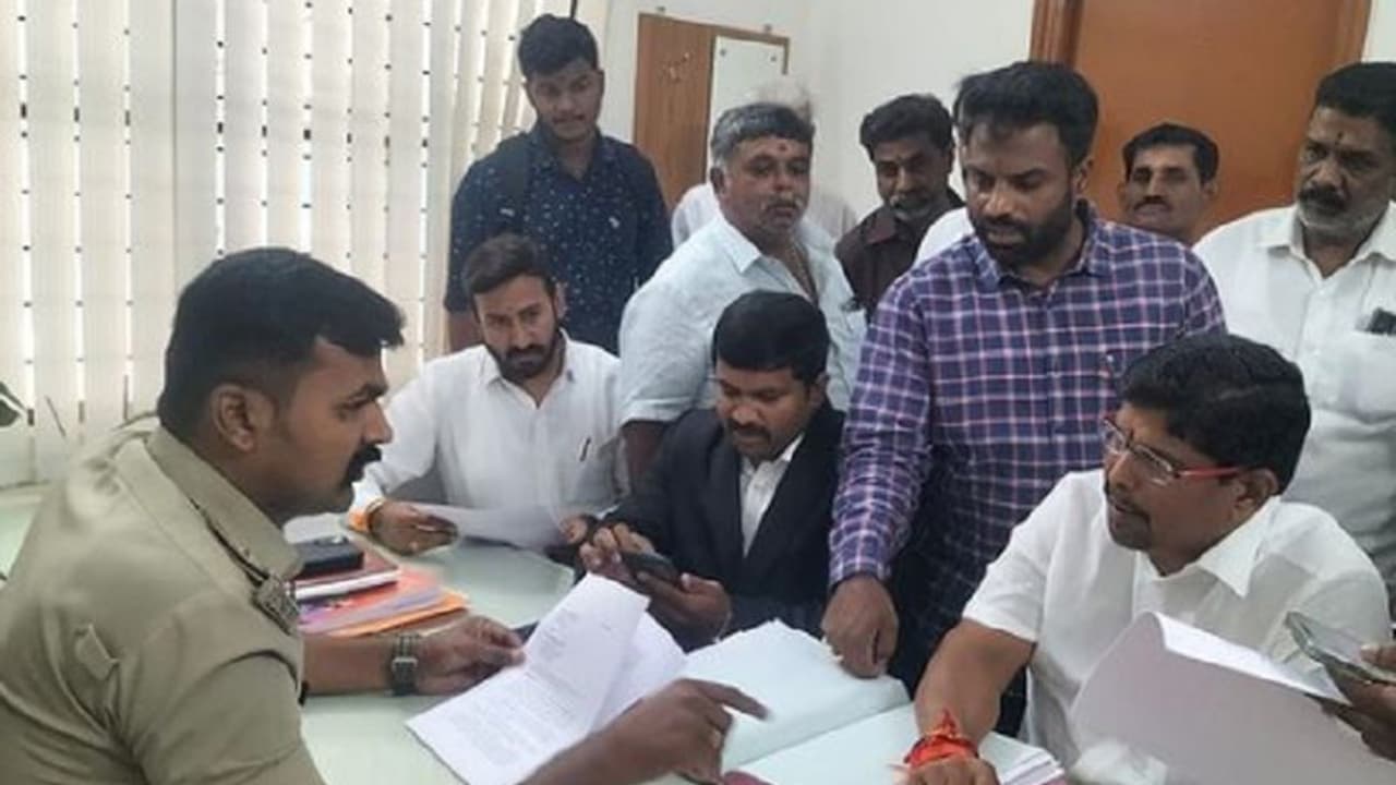 ಸಿಎಂರನ್ನು ಅವಾಚ್ಯ ಪದಗಳಿಂದ ನಿಂದಿಸಿದ ವ್ಯಕ್ತಿ ಮೇಲೆ ಹಲ್ಲೆ: ಕಾಂಗ್ರೆಸ್ ...