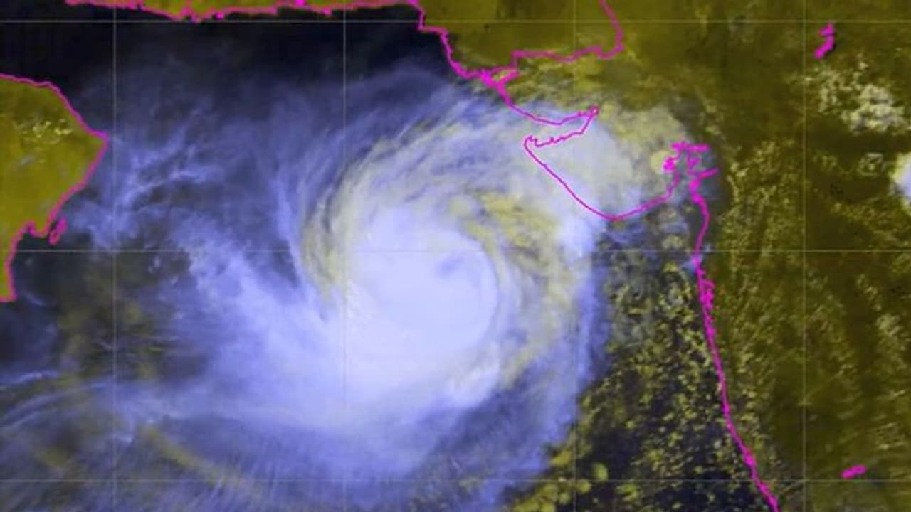 WATCH | Here's how Cyclone Biparjoy is creating havoc in India ...