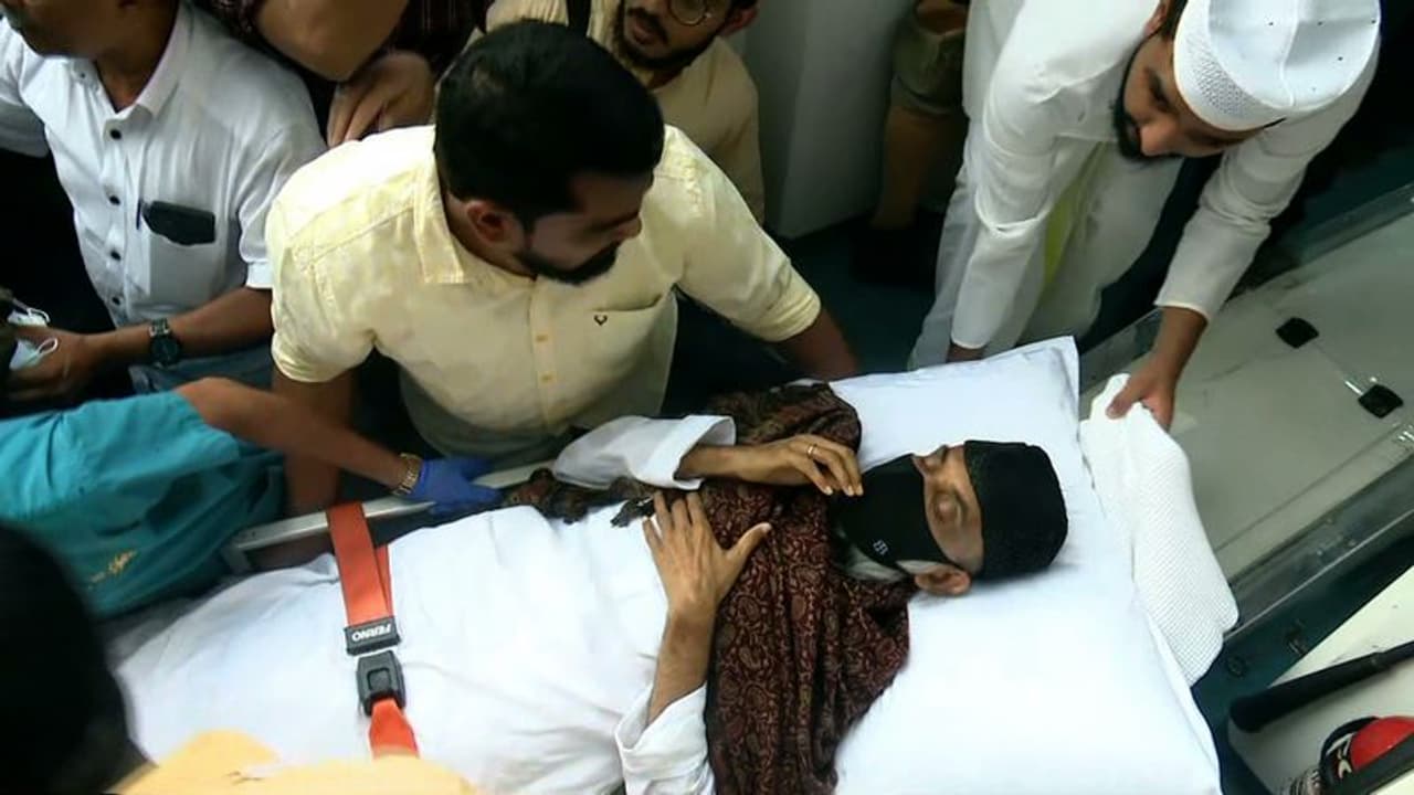 പിതാവിനെ കാണാനാവാതെ മടക്കം: അബ്ദുൾ നാസർ മഅദനി ആശുപത്രി വിട്ടു ...