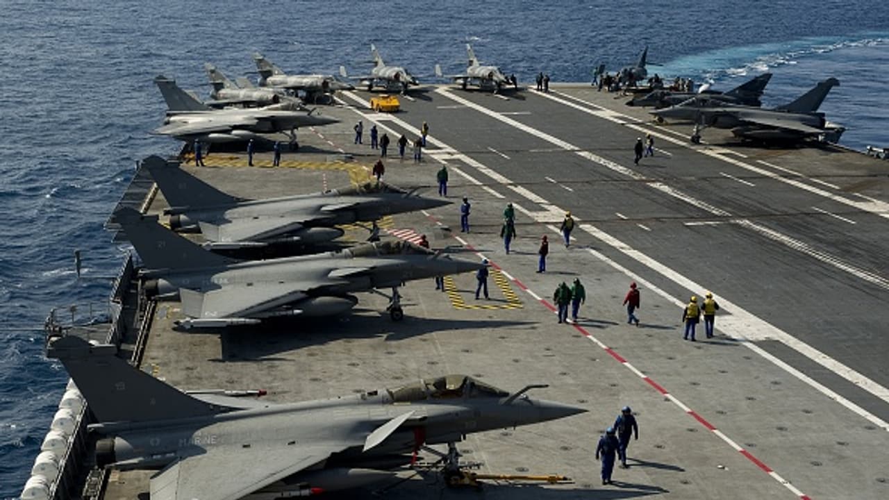 Vikrant पर तैनात होगा Rafale M, भारत की सुरक्षा करेगा मजबूत | Rafale M ...