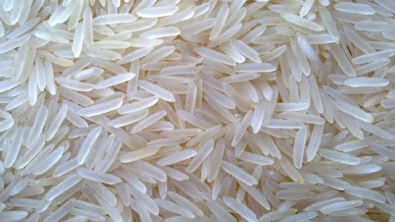 ration rice : എന്താണ് 'ഫോർട്ടിഫൈഡ് അരി', അത് പ്ലാസ്റ്റിക്കാണോ? വാസ്തവം ...