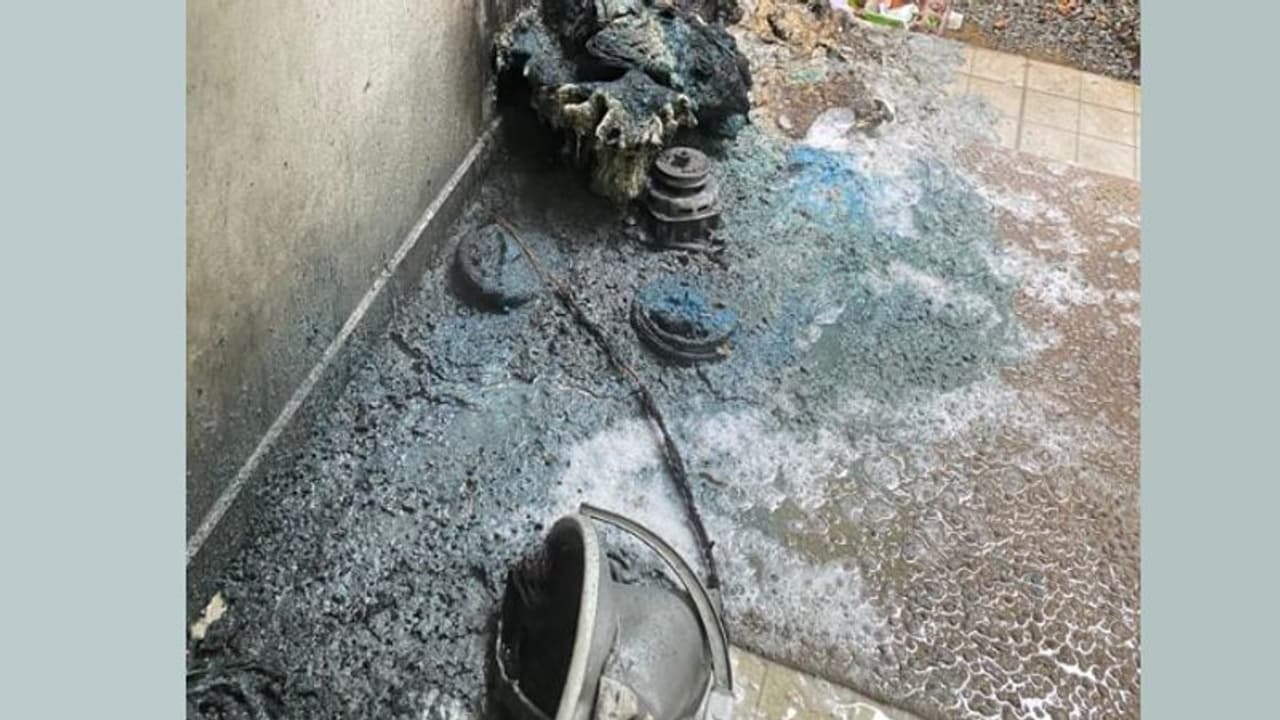 Washing machine explodes: 'മെഷീനും വസ്ത്രങ്ങളും ചിതറിപ്പോയി ...