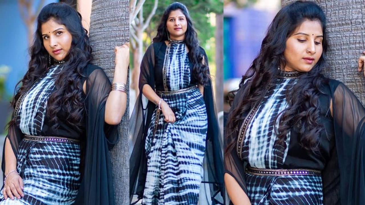 చివరికి మంగ్లీ కూడా తగ్గడం లేదుగా... స్టార్ సింగర్ లోని హాట్ యాంగిల్ ...