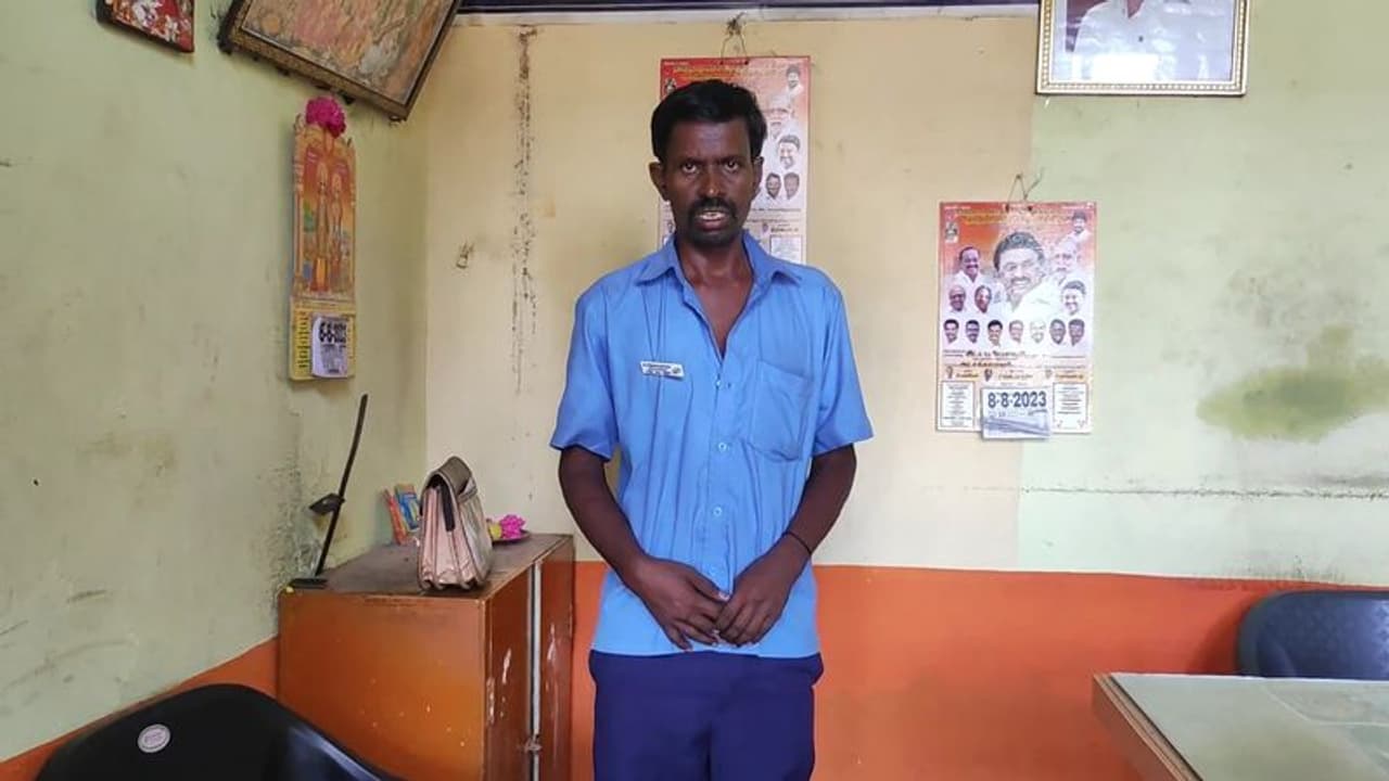 அரசுப் பேருந்தில் பிளாக்கில் டிக்கெட் விற்ற போலி நடத்துநர் ...