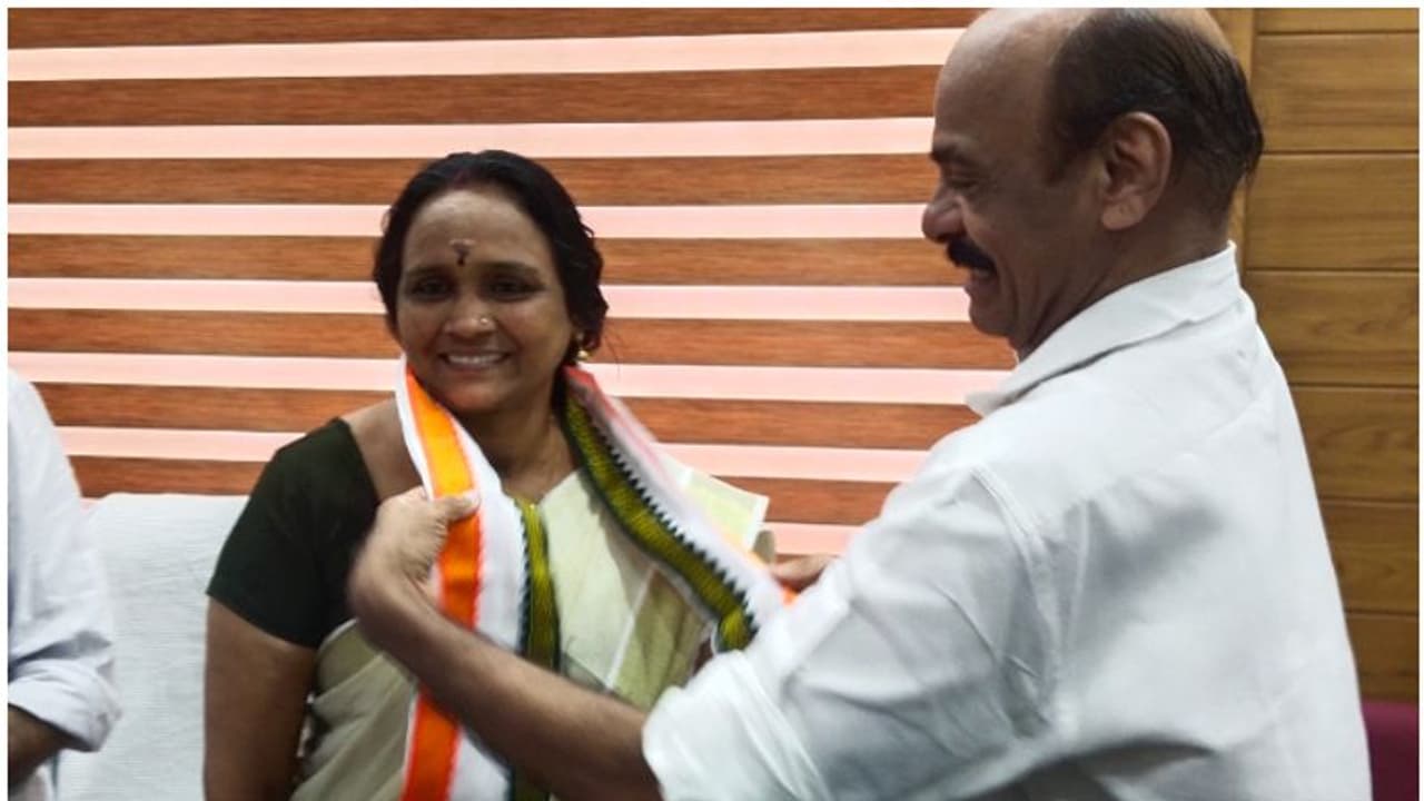 Congress Panchayat President resigned SDPI support latest news ...