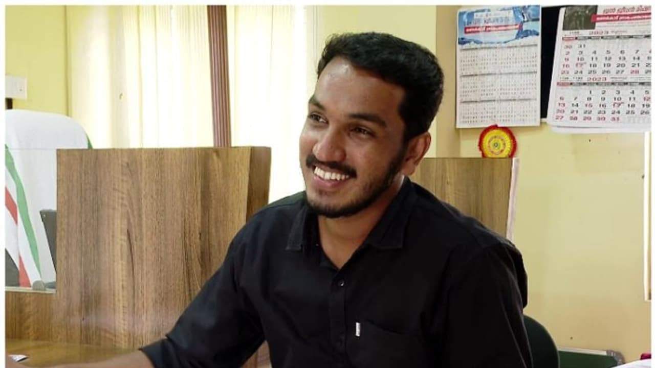 പുതുപ്പള്ളിയിൽ ജെയ്ക് സി തോമസ് എൽഡിഎഫ് സ്ഥാനാർത്ഥി; ഔദ്യോ ഗികമായി ...