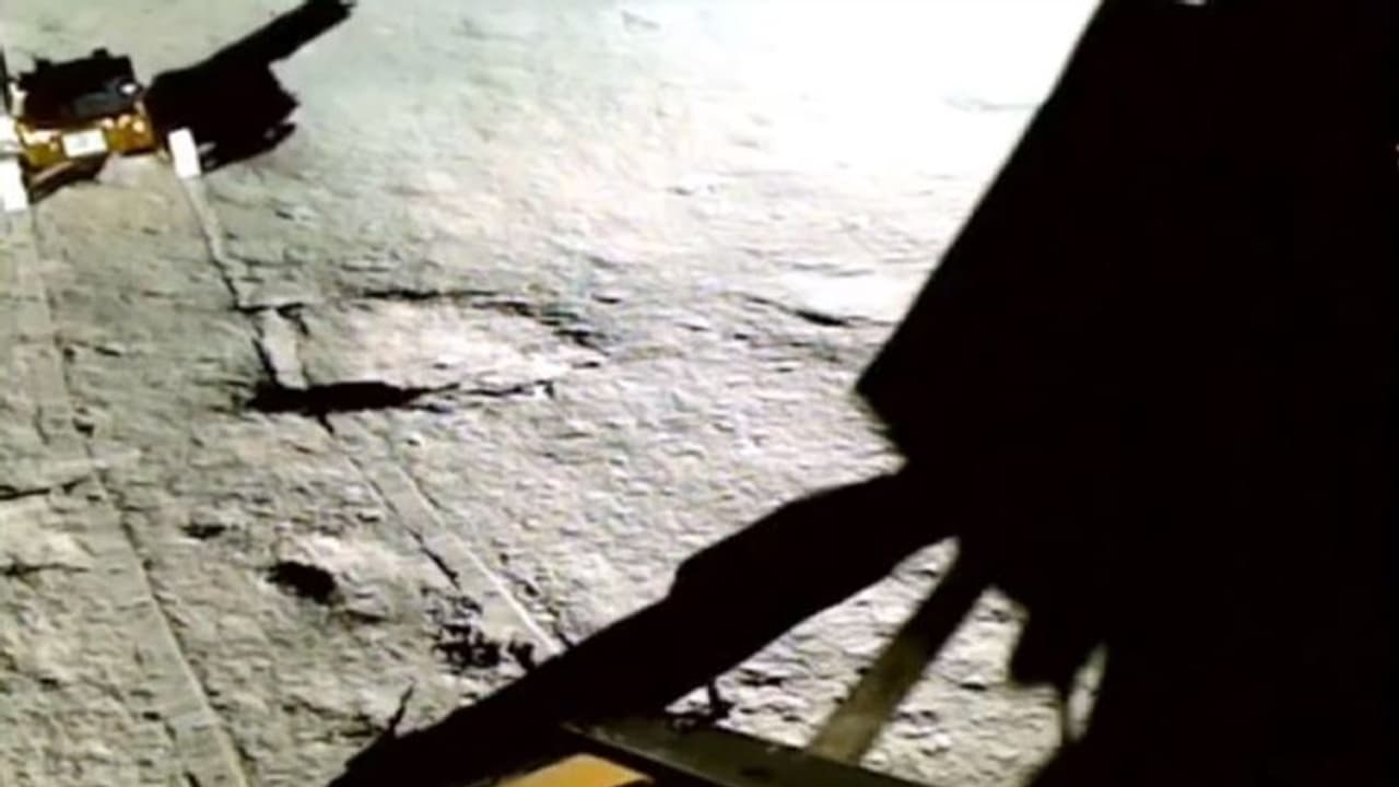 Chandrayaan-3: ISRO releases new video of Pragyan rover roaming around ...