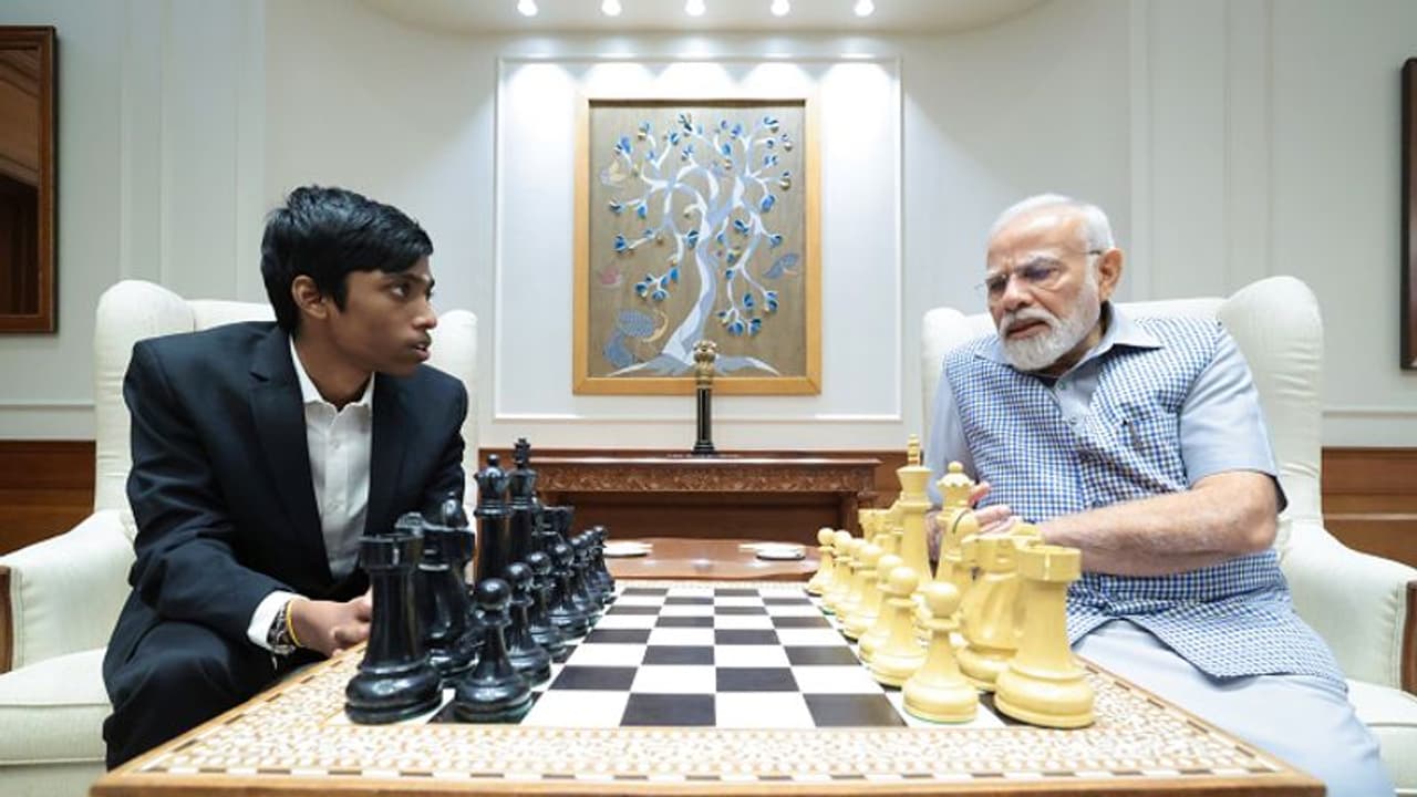 ప్రధానిని కలిసిన యువ చెస్ గ్రాండ్ మాస్టర్ ప్రజ్ఞానంద.. మోడీ ఏమన్నారంటే ...