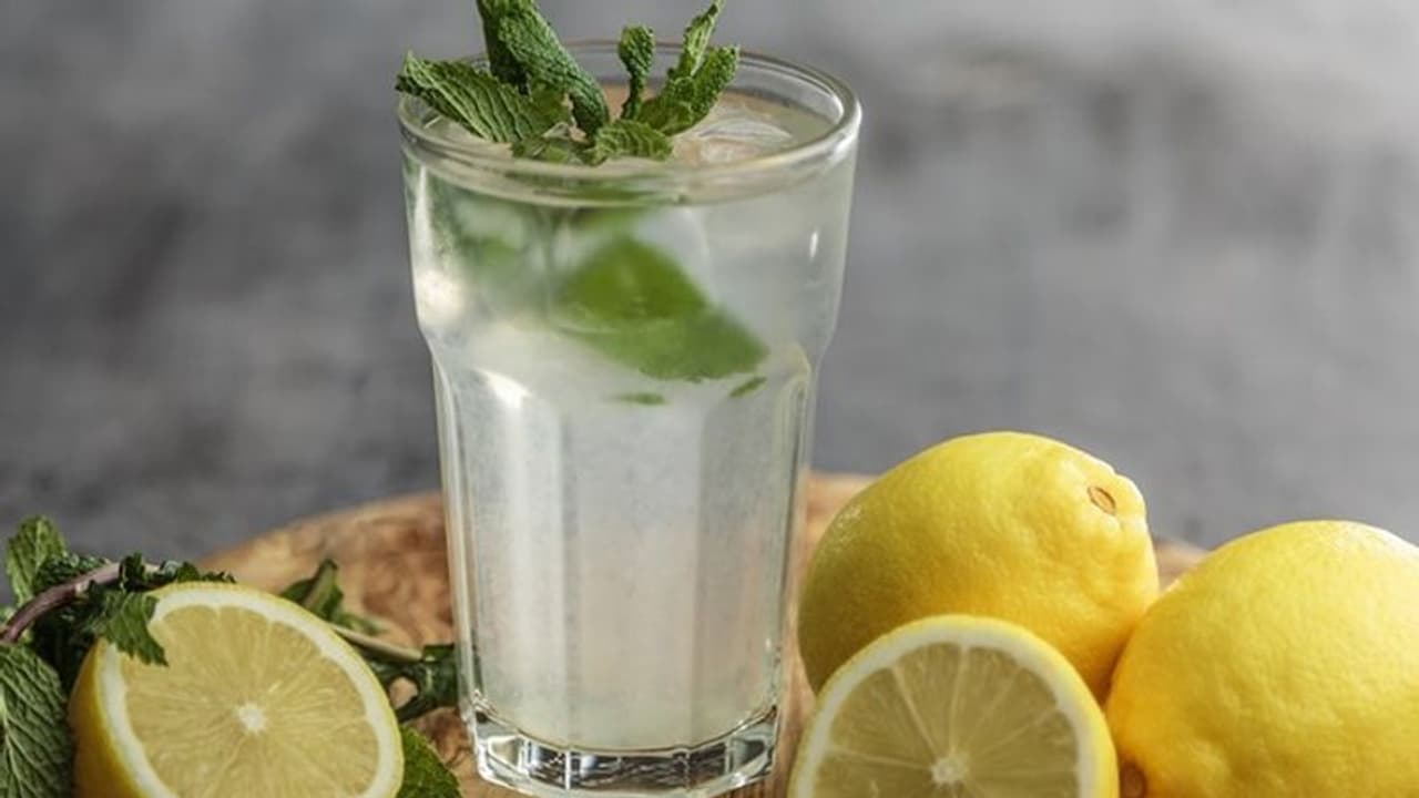 5 reasons why too much Lemon Water is health danger | Asianet Newsable