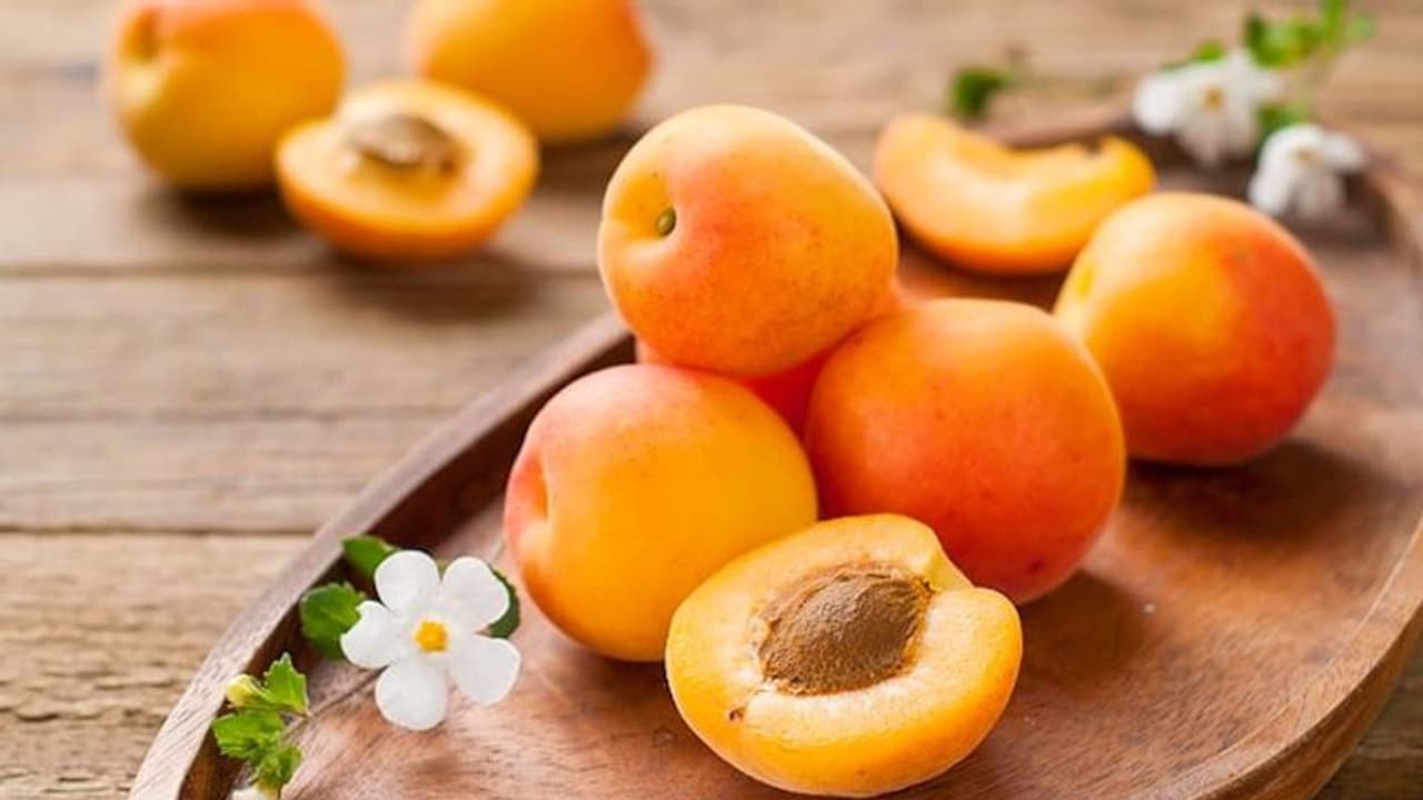 Skin Care: 5 incredible benefits of Juicy Apricots that aids in ...