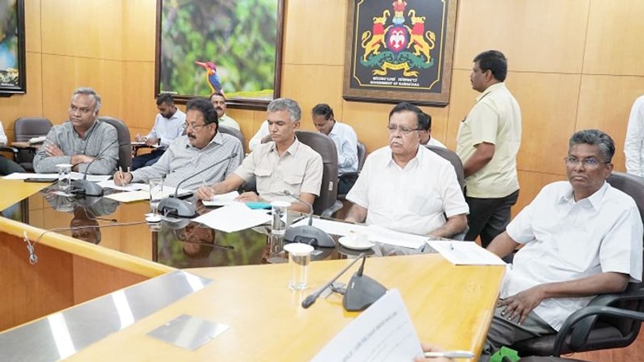 Karnataka: Panel recommends declaring 195 taluks as drought-prone due ...