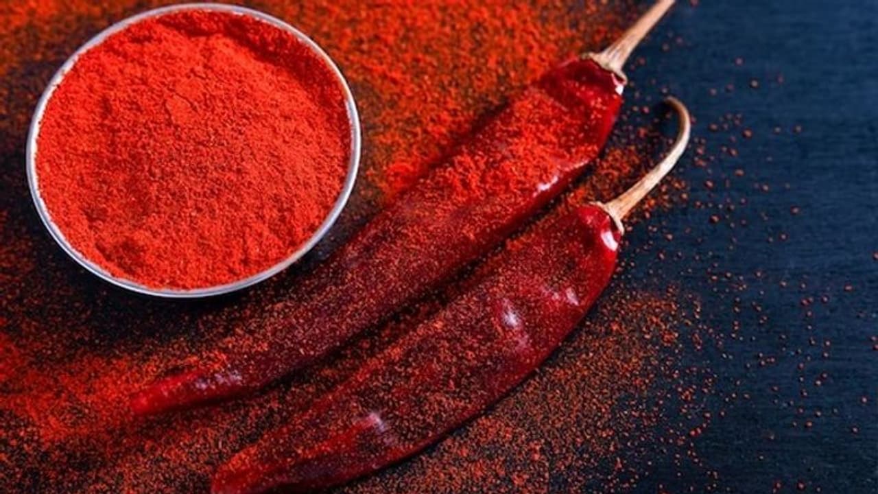 Health Hazards: 5 dangerous side effects of excessively consuming Red Chilli Powder | Asianet ...
