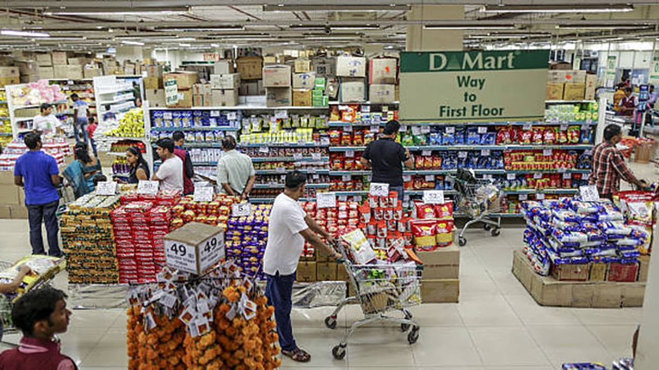 D-Mart में कैसे मिलता है इतना सस्ता सामान, इसके पीछे 12वीं पास लड़के का ...