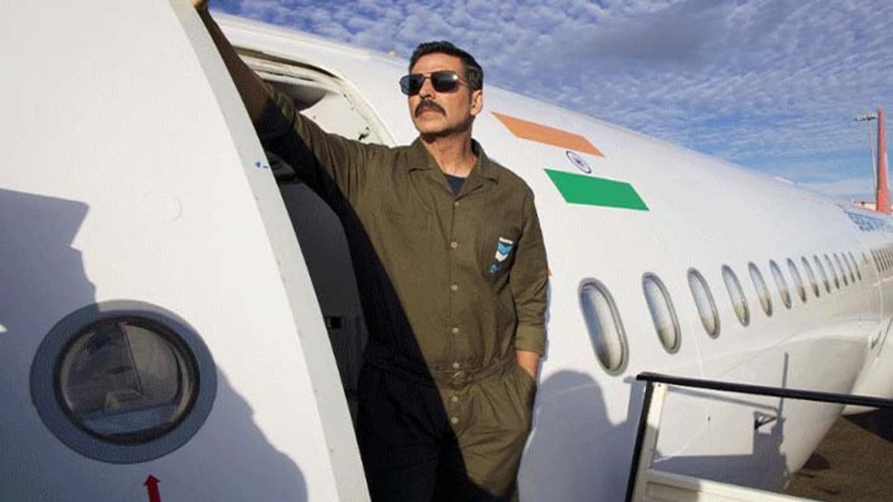 Sky Force: Akshay Kumar, Veer Pahariya in Delhi to host screening for ...