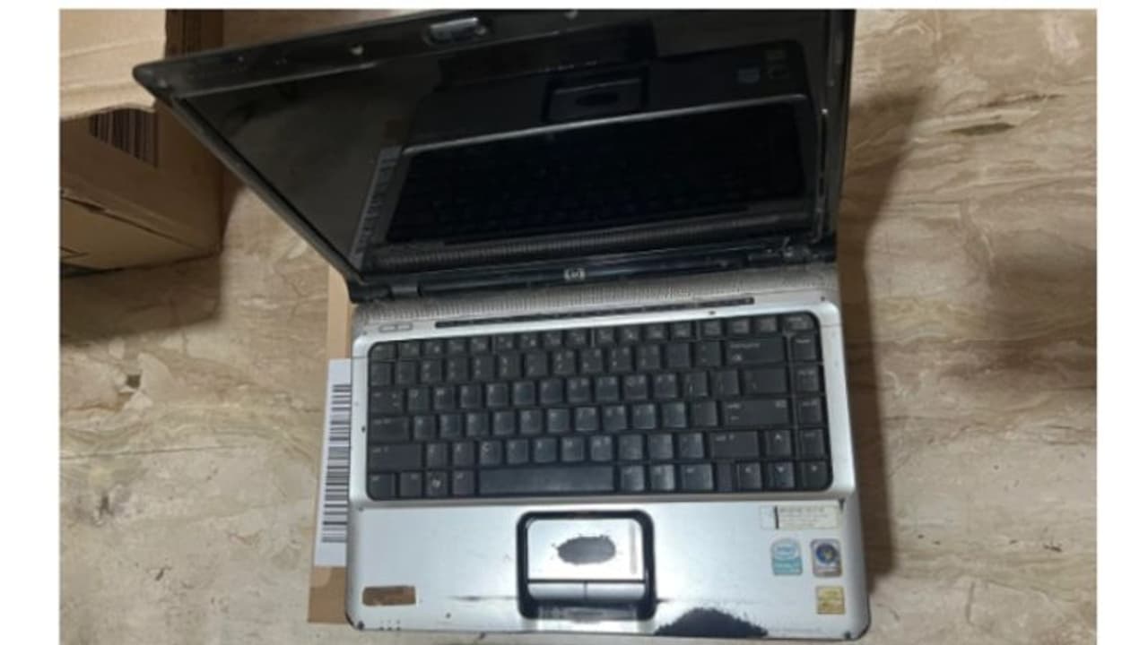 Amazon Order: ആമസോണിൽ നിന്ന് മാക്ബുക്ക് ഓർഡർ ചെയ്തു, കിട്ടിയത് തകർന്ന ...