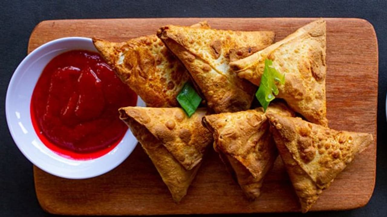 Crispy delights: Singhare Ke Atte Ka Samosa recipe for Navratri fasting ...