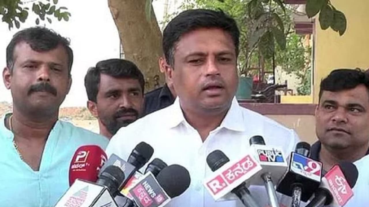 ಬಿಜೆಪಿ ಸೇರಲು 5 ಶಾಸಕರಿಗೆ 50 ಕೋಟಿ ರು. ಆಮಿಷ: ಶಾಸಕ ಗಣಿಗ ರವಿ ಆರೋಪ | Mandya ...