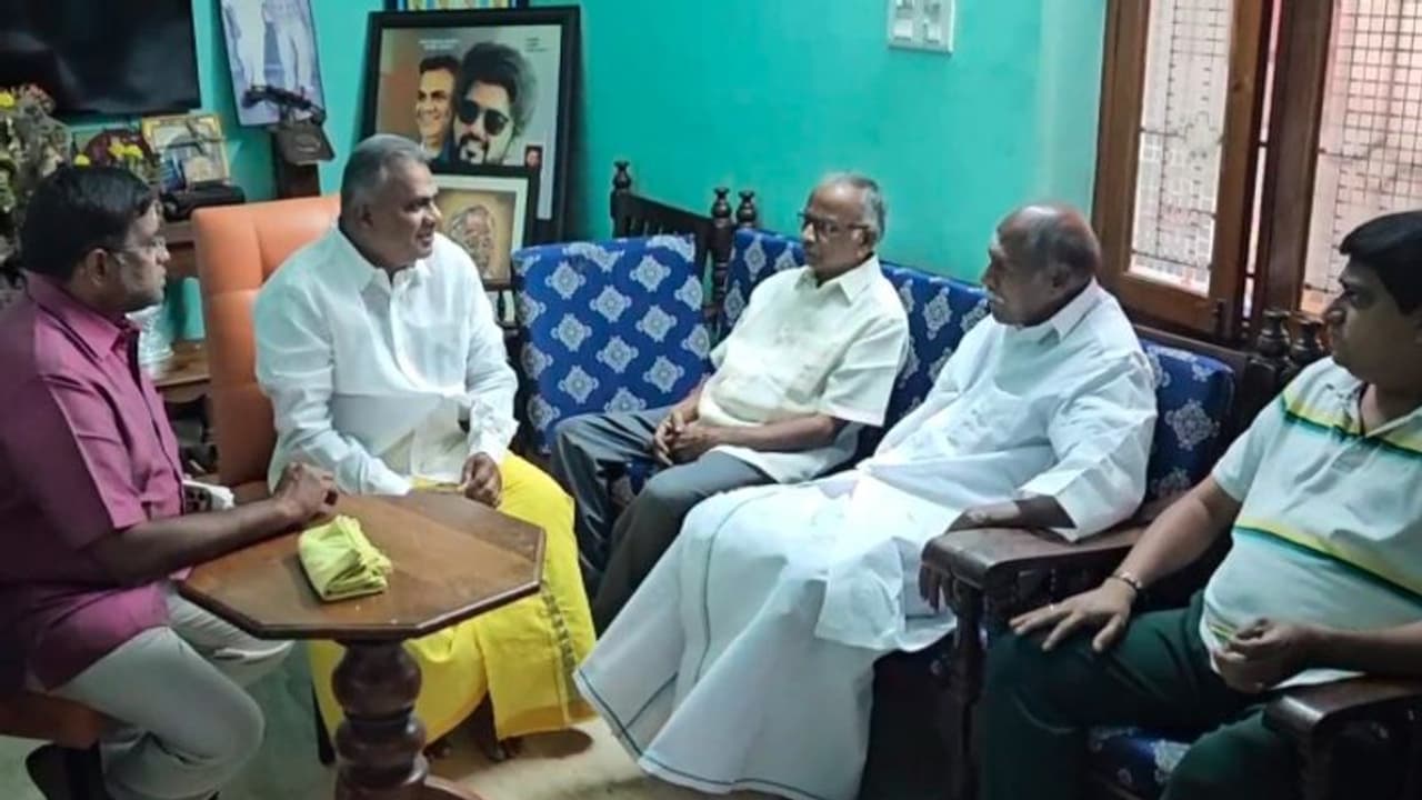 கோவிலில் அர்ச்சனை செய்து வீடு தேடி சென்ற புதுச்சேரி முதல்வர் ரங்கசாமி ...