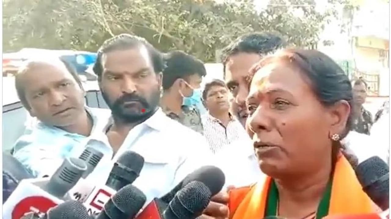 Tula Uma : గొర్లు కాసుకునే వారు ఎమ్మెల్యే కావద్దా ?.. కంట తడి పెట్టిన ...