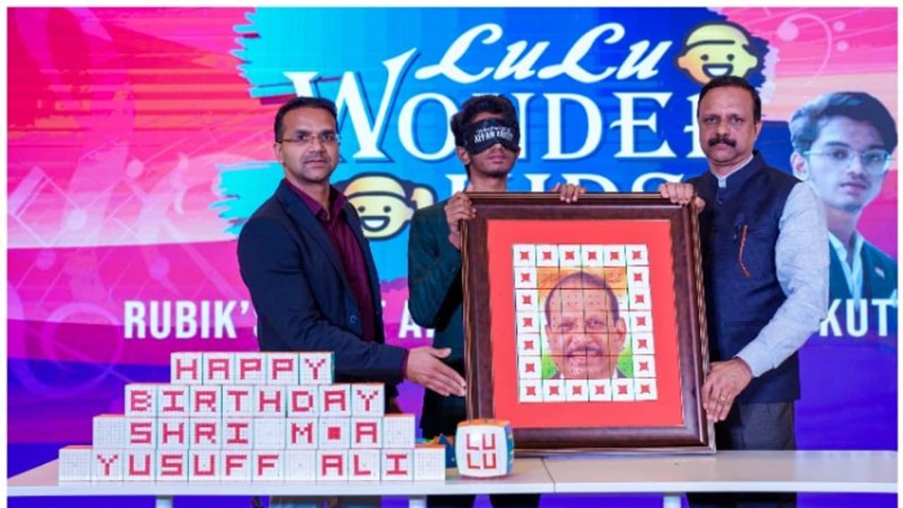 യൂസഫലിയ്ക്ക് അഫാന്‍റെ പിറന്നാള്‍ സമ്മാനം; കണ്ണുകെട്ടി ചടുലവേഗത്തിലുള്ള ...