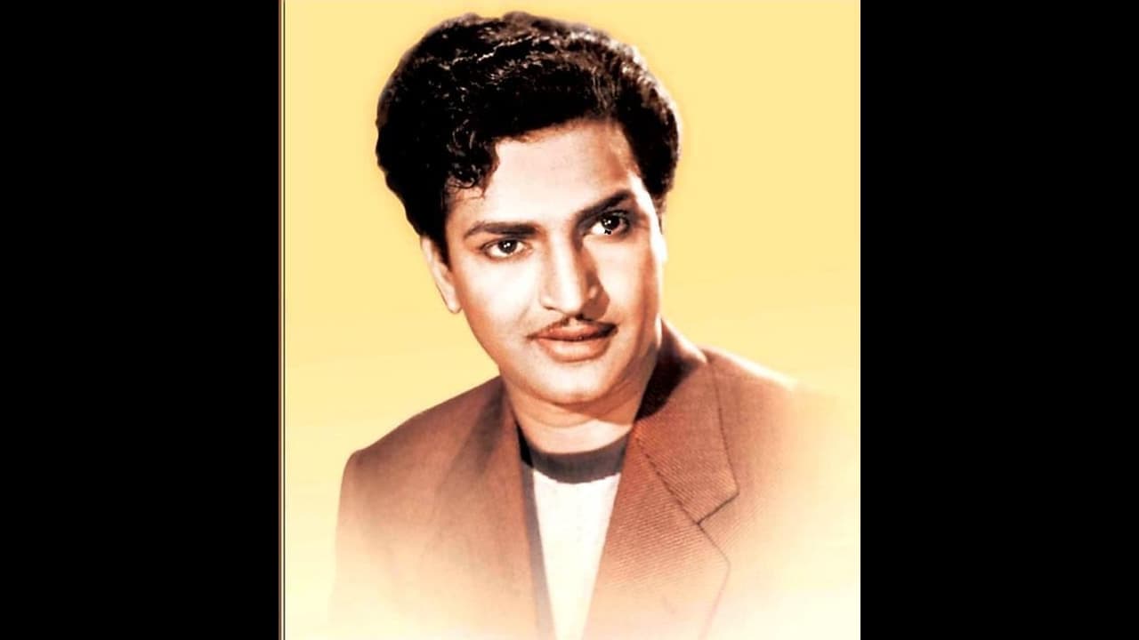 తల్లీ కూతురుతో ఆన్ స్క్రీన్ రొమాన్స్ చేసిన ఏకైకా హీరో ఎన్టీ రామారావు ...