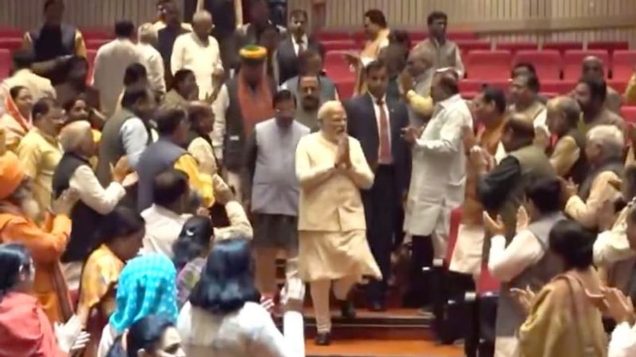 'Modi ji ka swagat hai…': PM Modi gets rousing welcome at BJP’s meeting ...