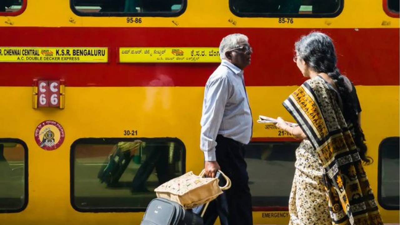 Railway Panel Recommends Reinstating Concessions for Seniors in Sleeper ...