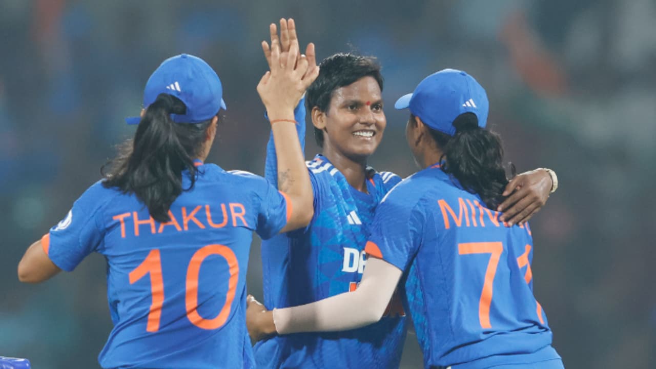 Deepti Sharma Accuses Arushi Goel for theft: 25 ലക്ഷം രൂപ പറ്റിച്ചു ...